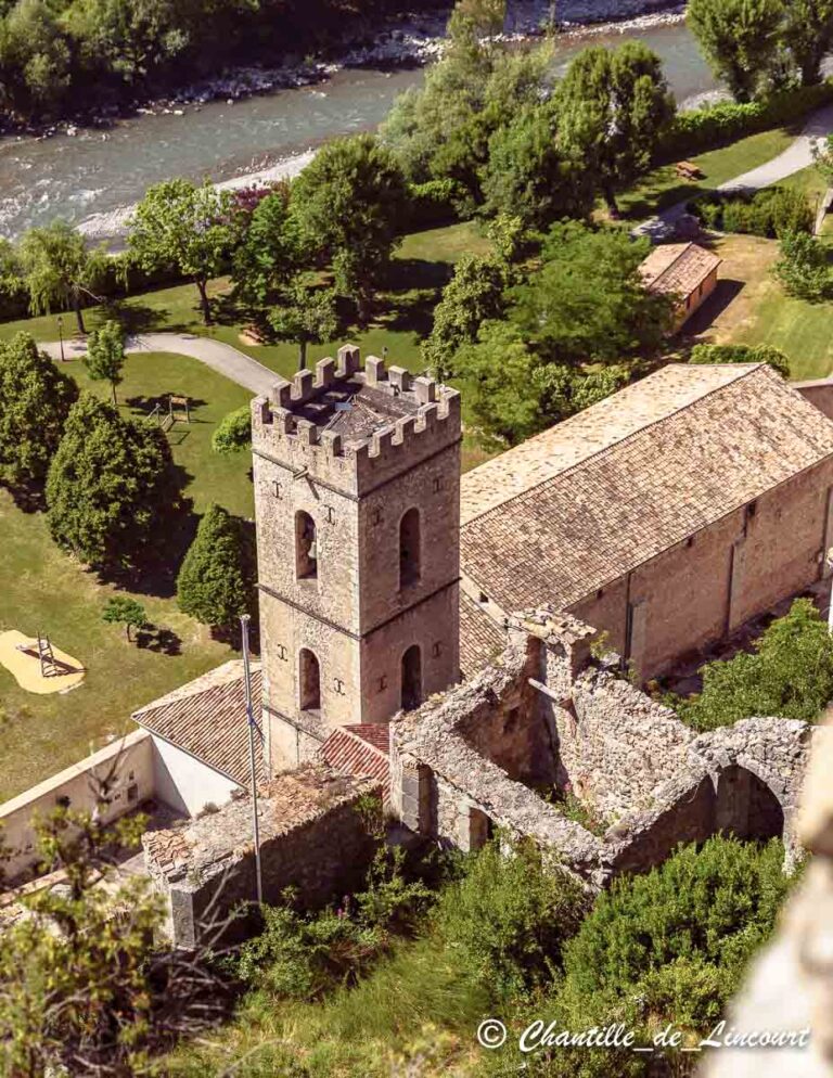 Que voir à Entrevaux, un village médiéval connu pour sa Citadelle perchée